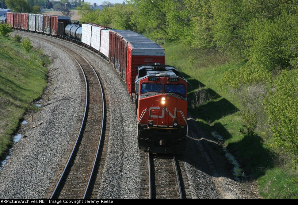 CN 2285 shoving train up Byron